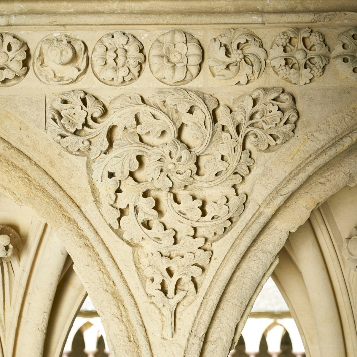 Le cloître, entre ciel et mer
